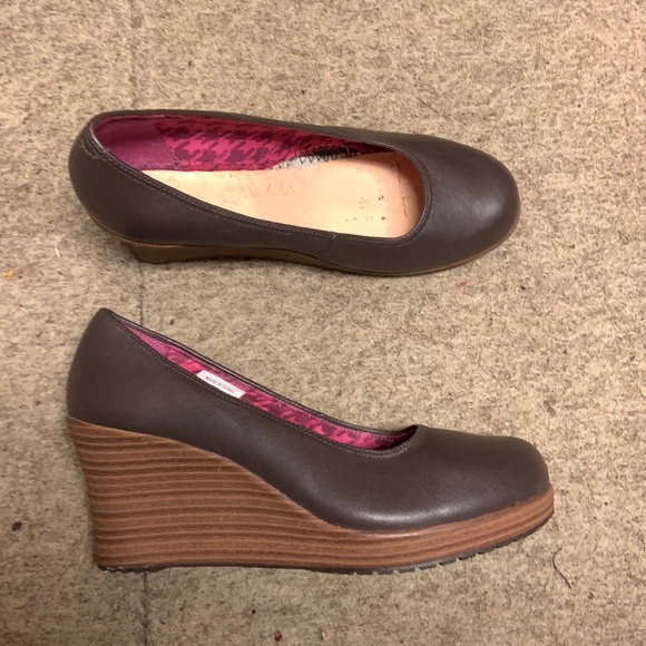 CROCS | Shoes | Crocs Aleigh Wedge Pump Slip On Closed Toe Comfort ...